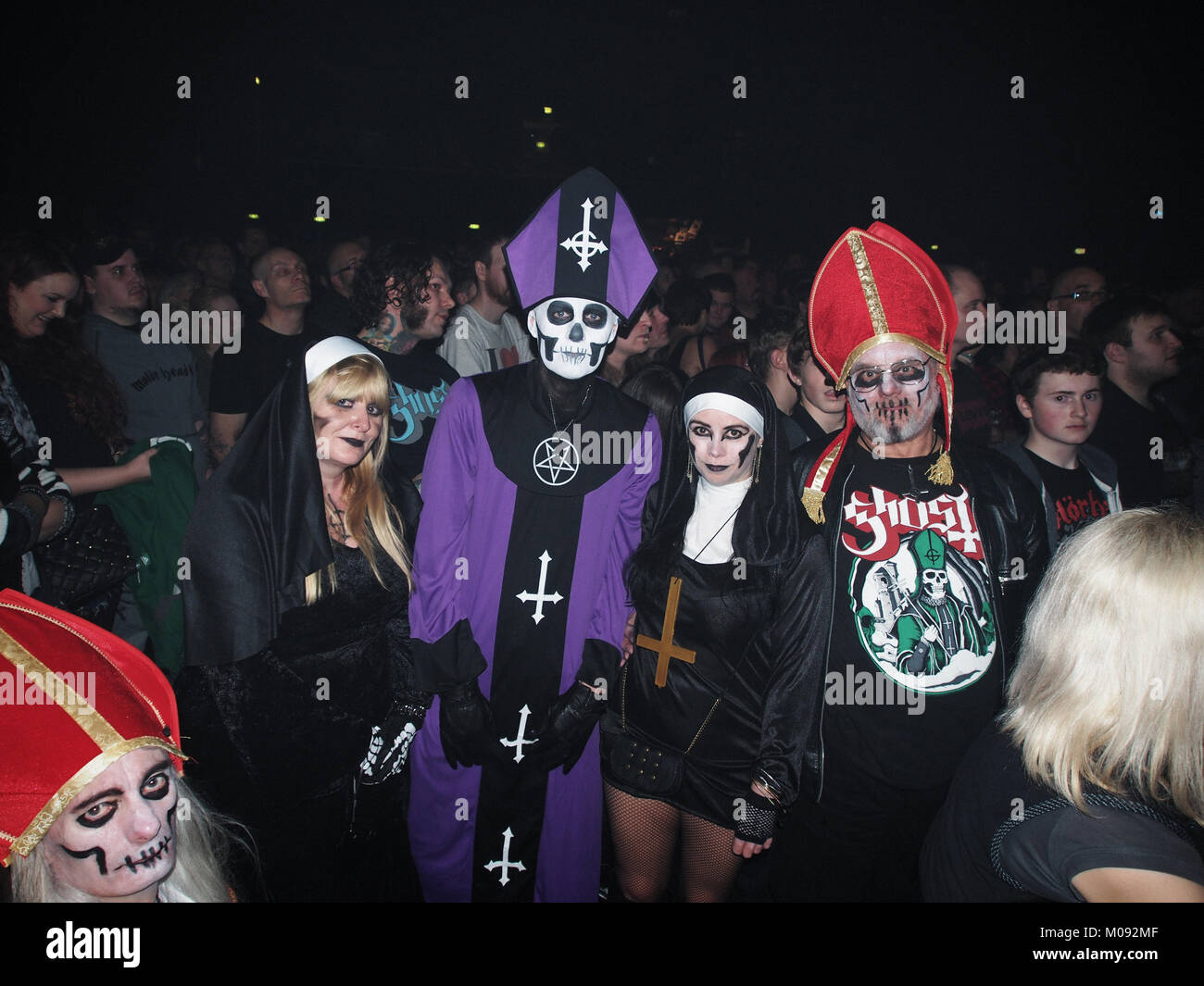 Ghost fans Banque de photographies et d’images à haute résolution - Alamy