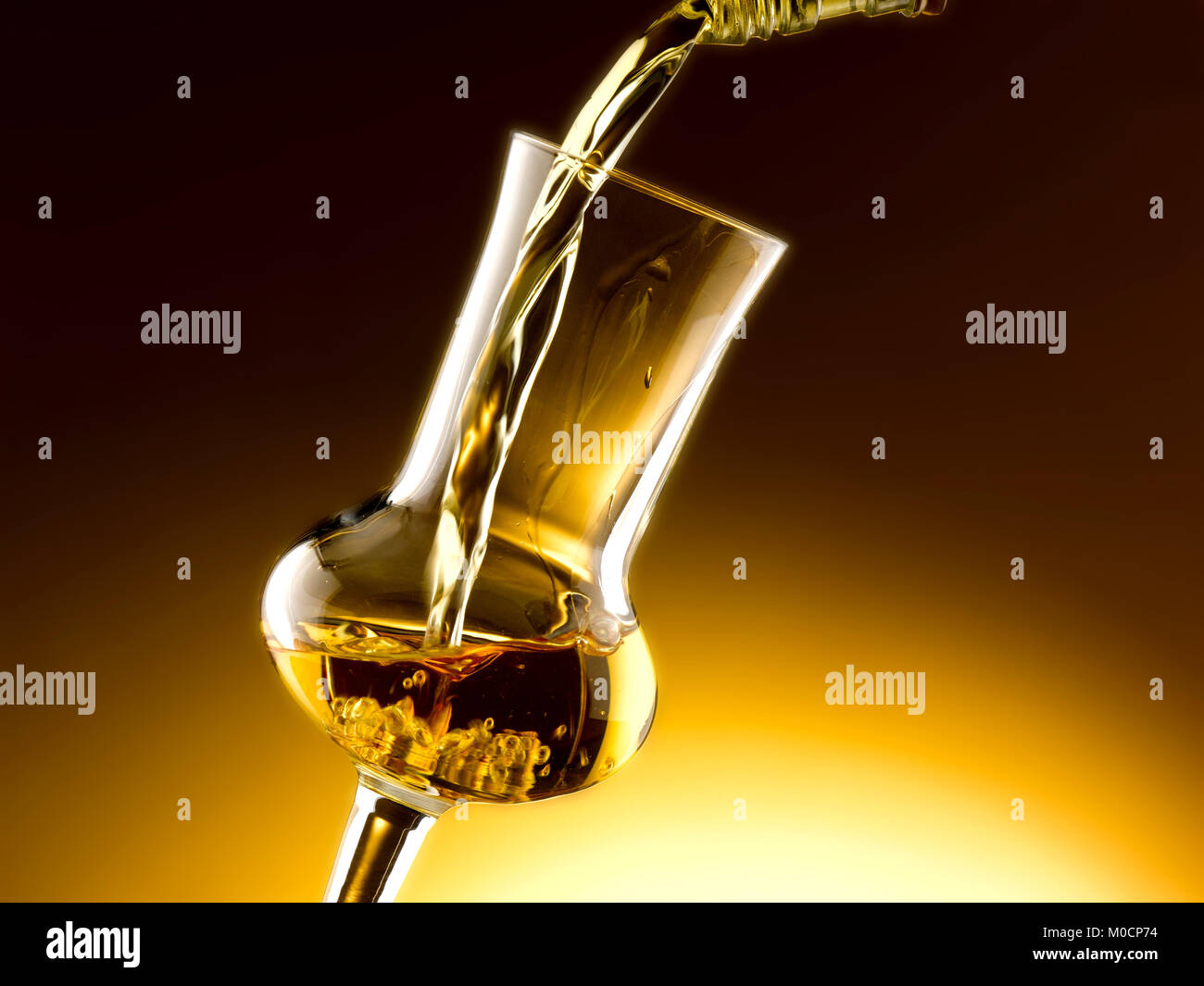 Bouteilles de grappa Banque de photographies et d’images à haute ...