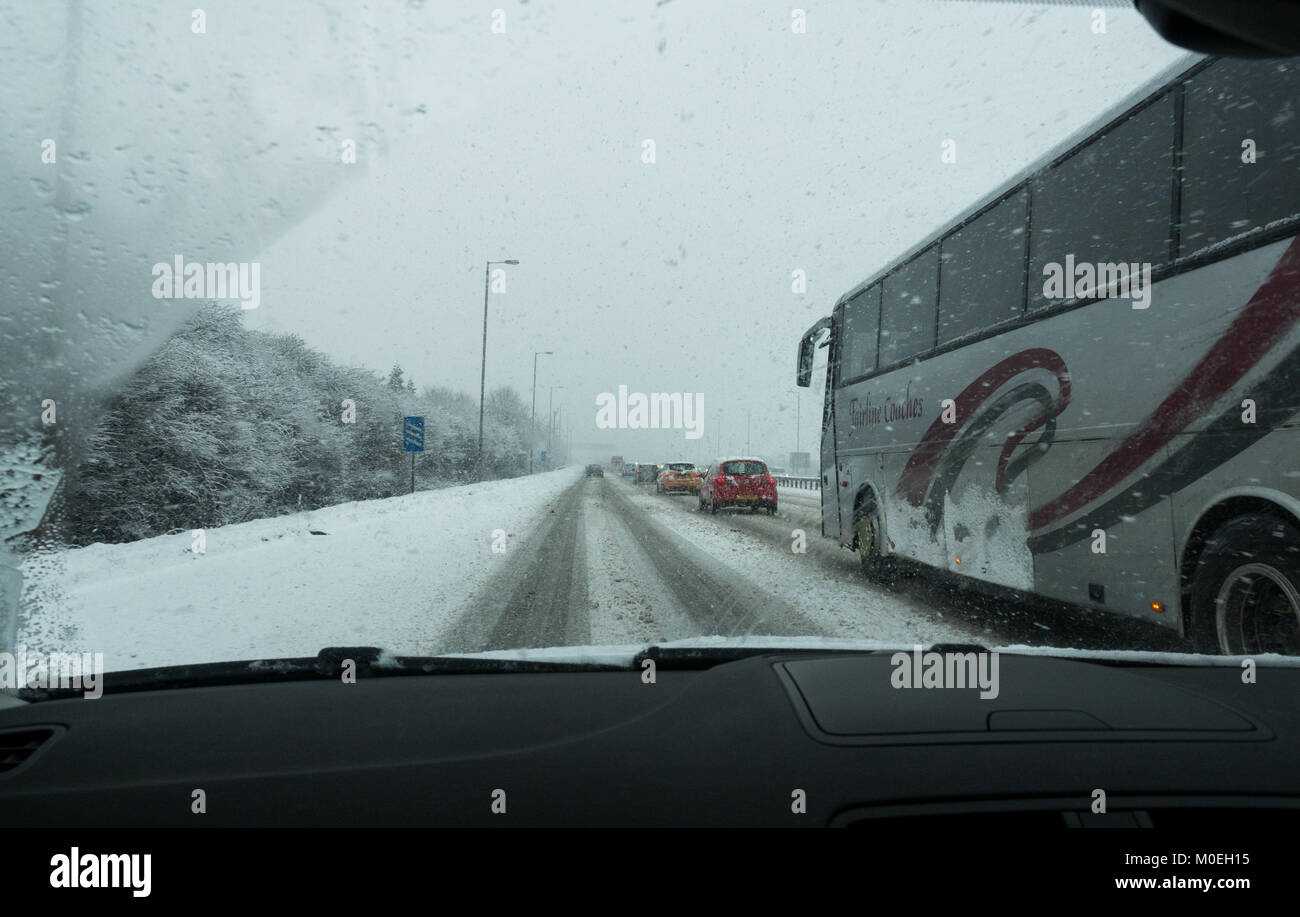 Le bus m8 Banque de photographies et d’images à haute résolution - Alamy