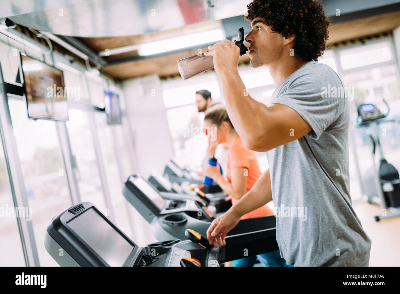 Cardio training Banque de photographies et d’images à haute résolution ...