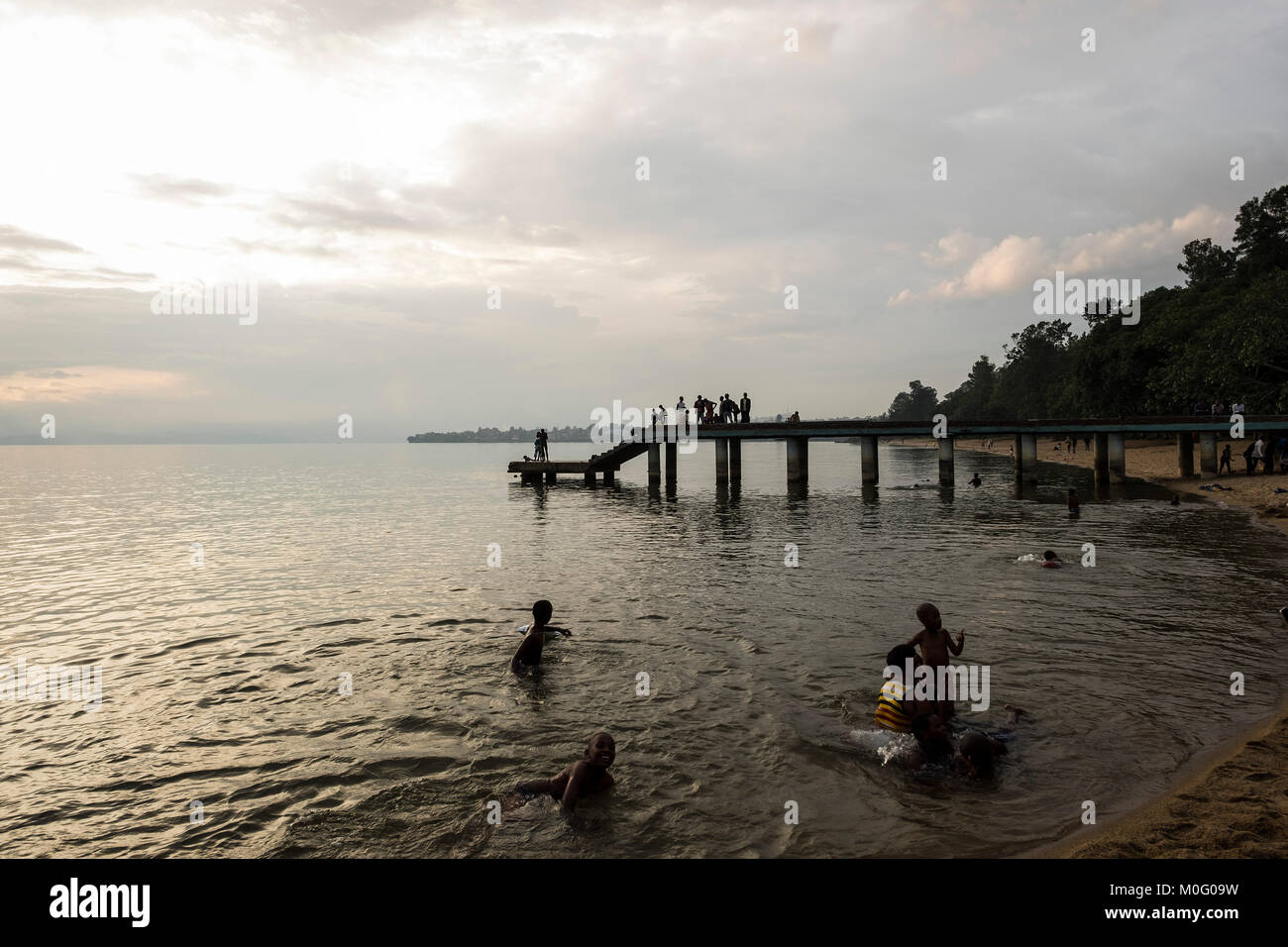 Lake kivu gisenyi rwanda Banque de photographies et d’images à haute ...