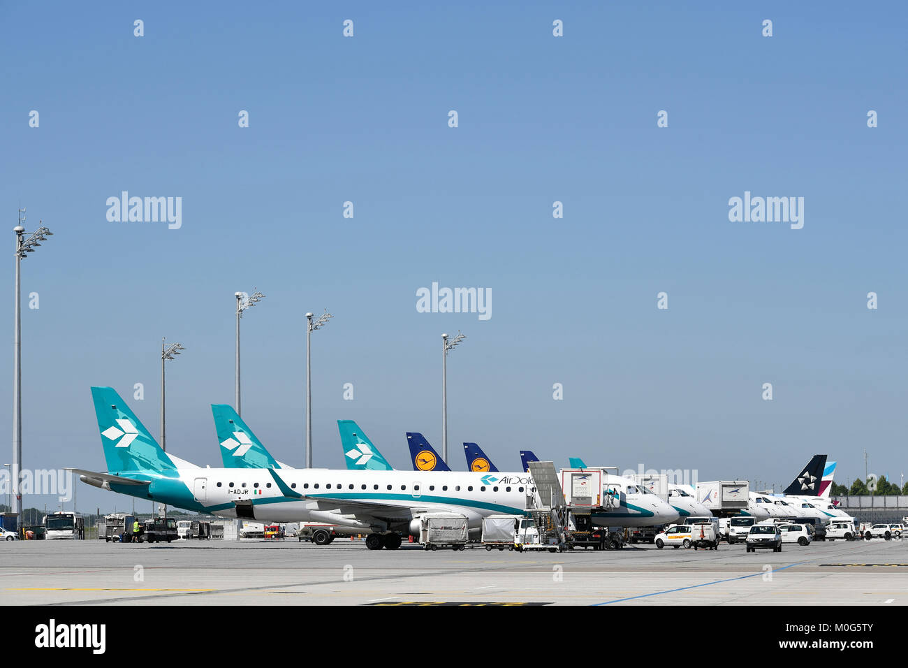 Line Up, Lufthansa, Air Dolomiti, Terminal, chaînes, Tour, avion, avion ...