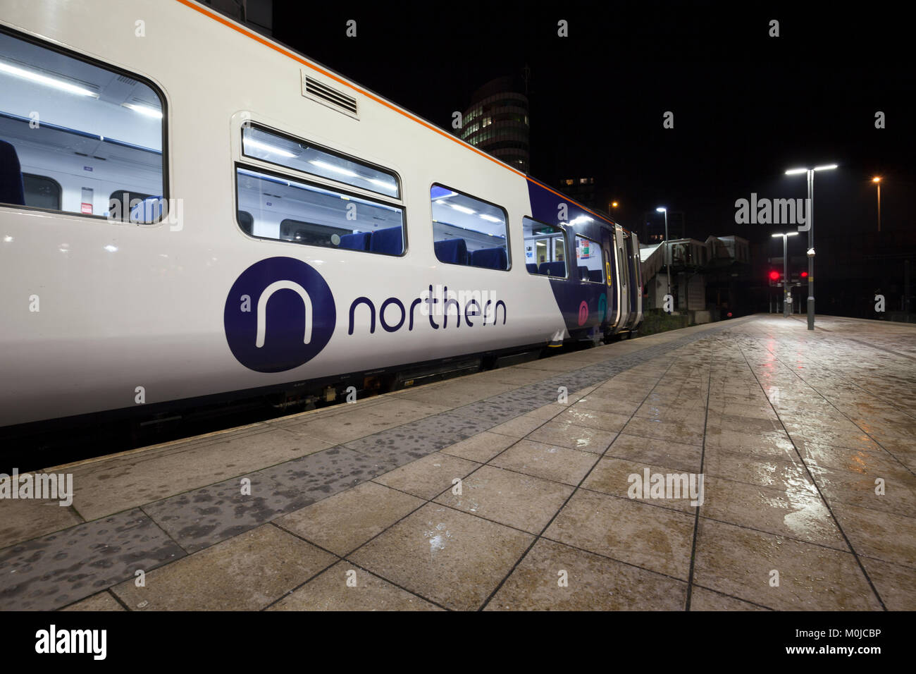 Northern Rail arriva logo sur une classe 158 sprinter express train à ...