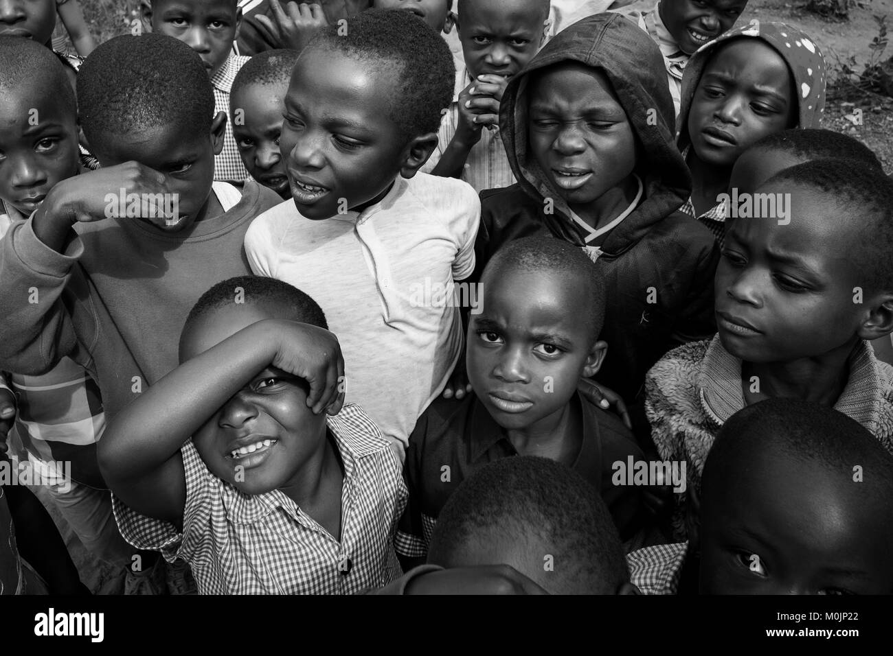 Rwanda genocide child Banque d'images noir et blanc - Alamy