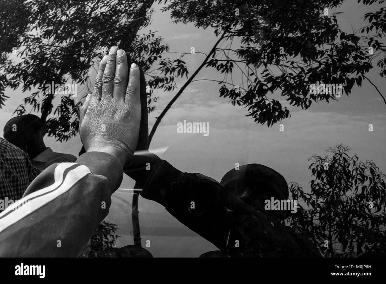 Rwanda genocide child Banque d'images noir et blanc - Alamy