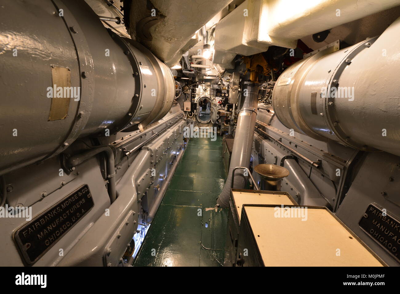 La salle des machines d'un sous-marin de la deuxième guerre mondiale ...