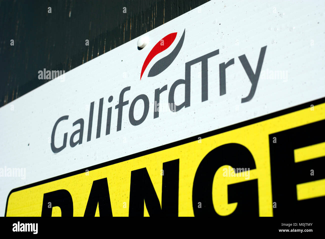 Signe sur un chantier de construction de palissade de chantier Banque ...