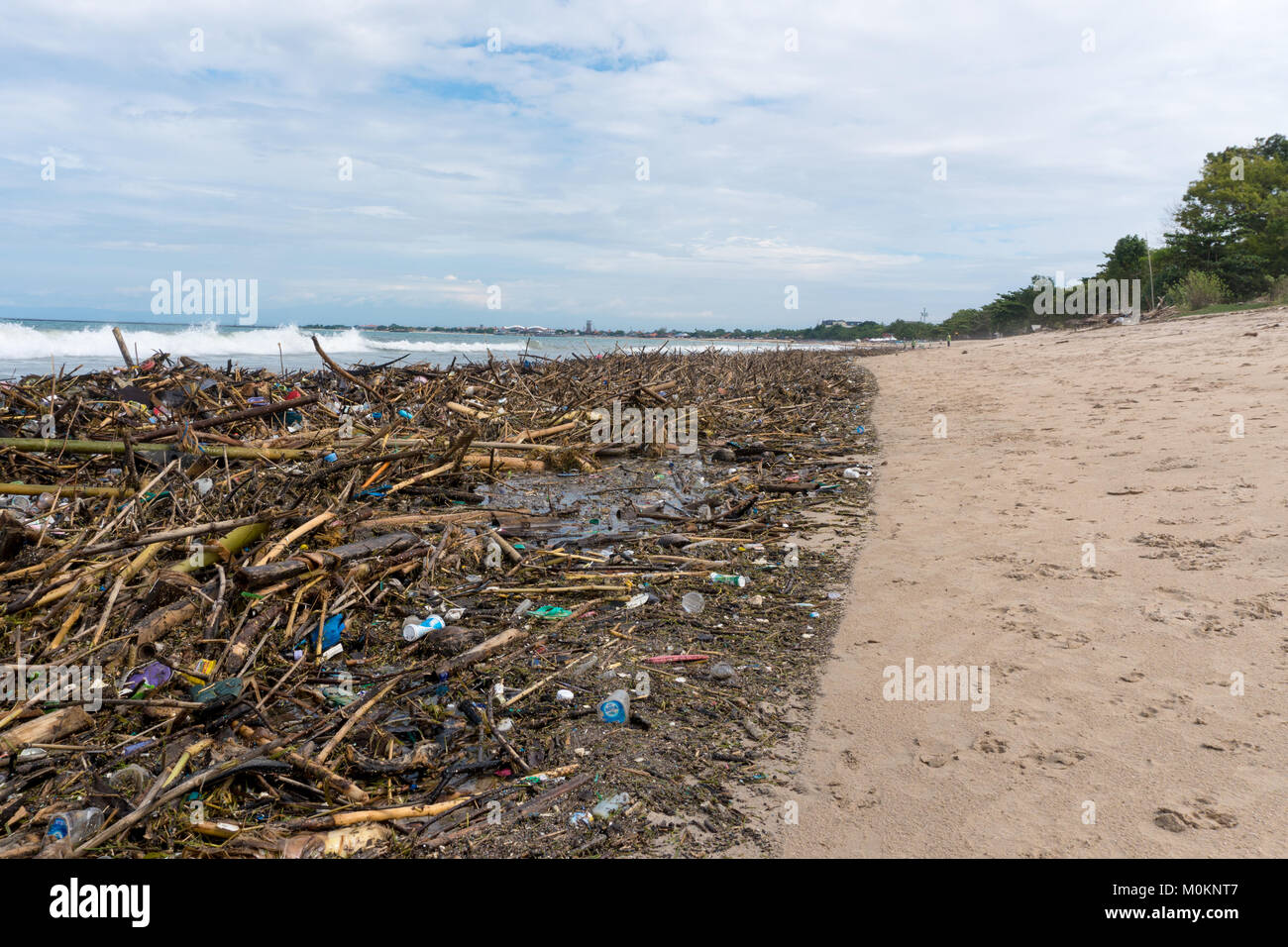 Long beach pollution waste Banque de photographies et d’images à haute ...