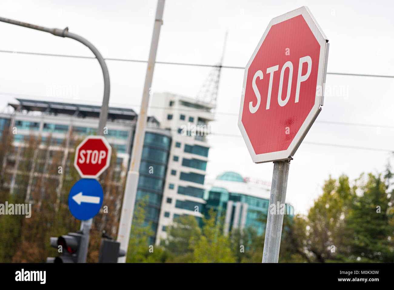 Panneau de signalisation rouge de la rue Banque de photographies et d ...