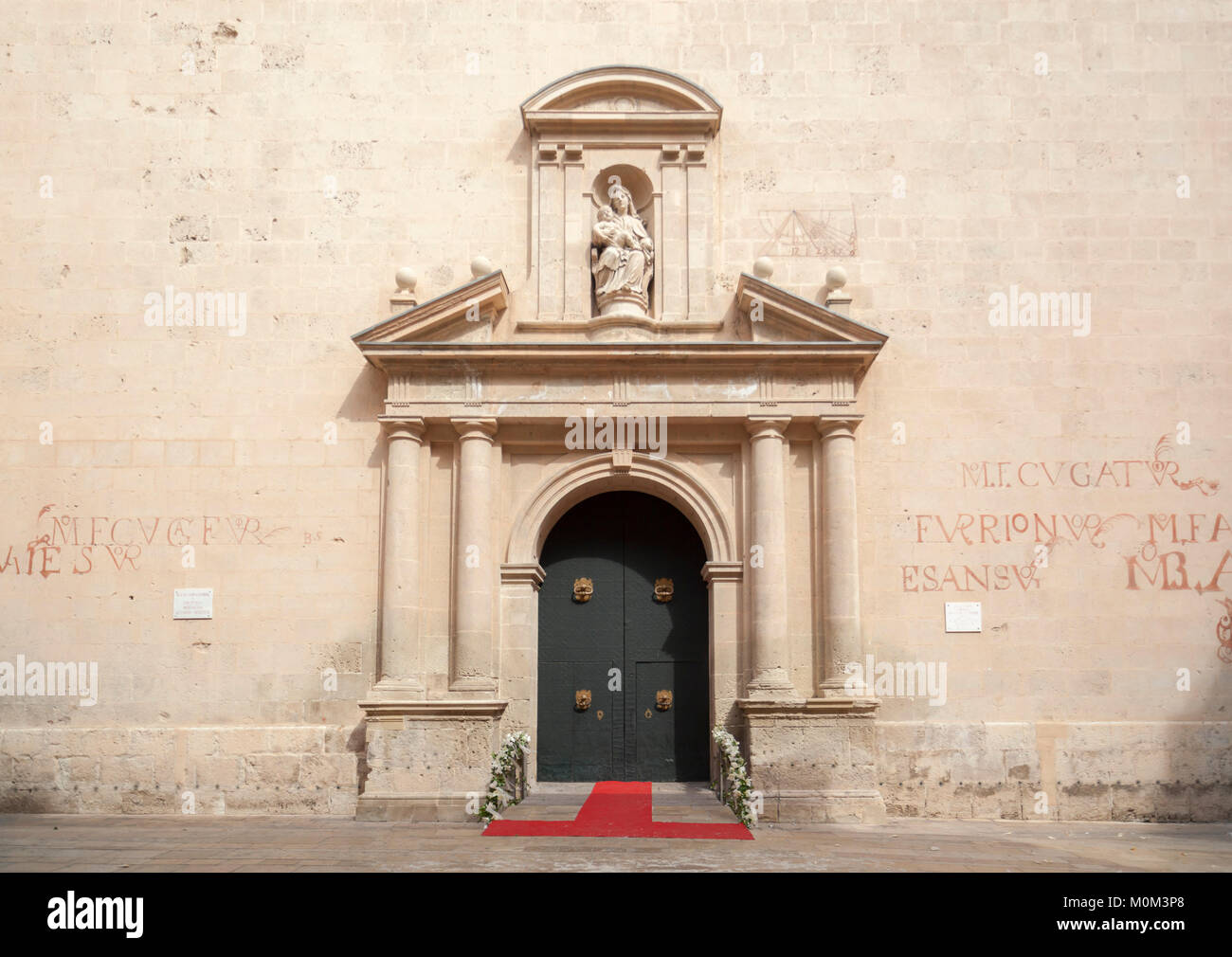 Entrée porte co-cathédrale de Saint Nicolas de Bari, Renaissance style ...