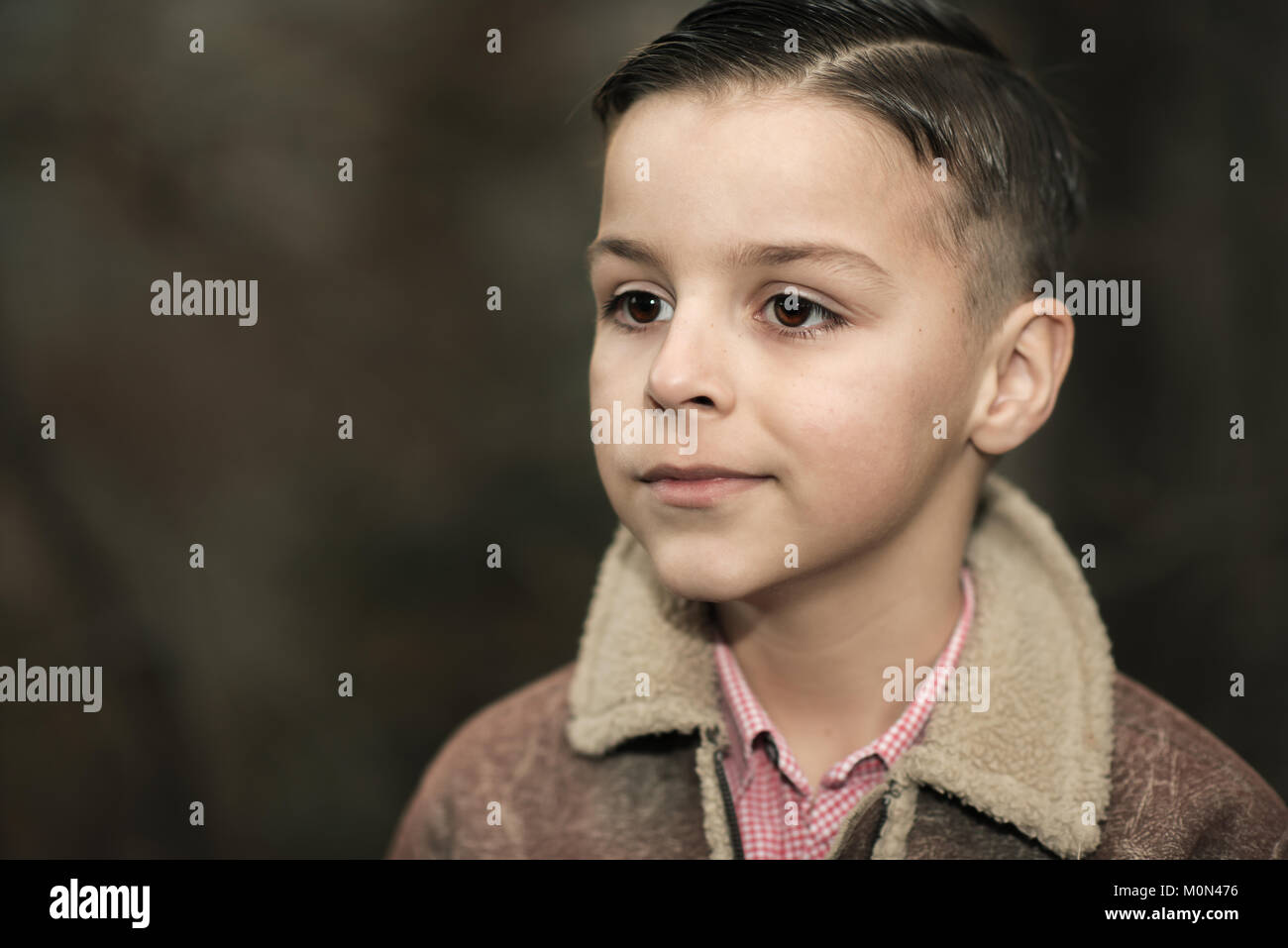 Beau petit garçon Banque de photographies et d’images à haute ...