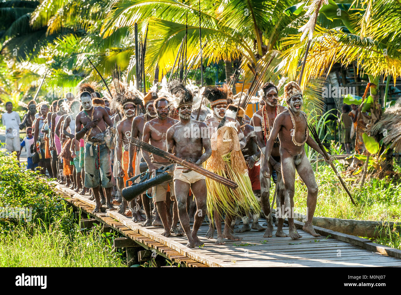 Cannibal tribe Banque de photographies et d’images à haute résolution ...