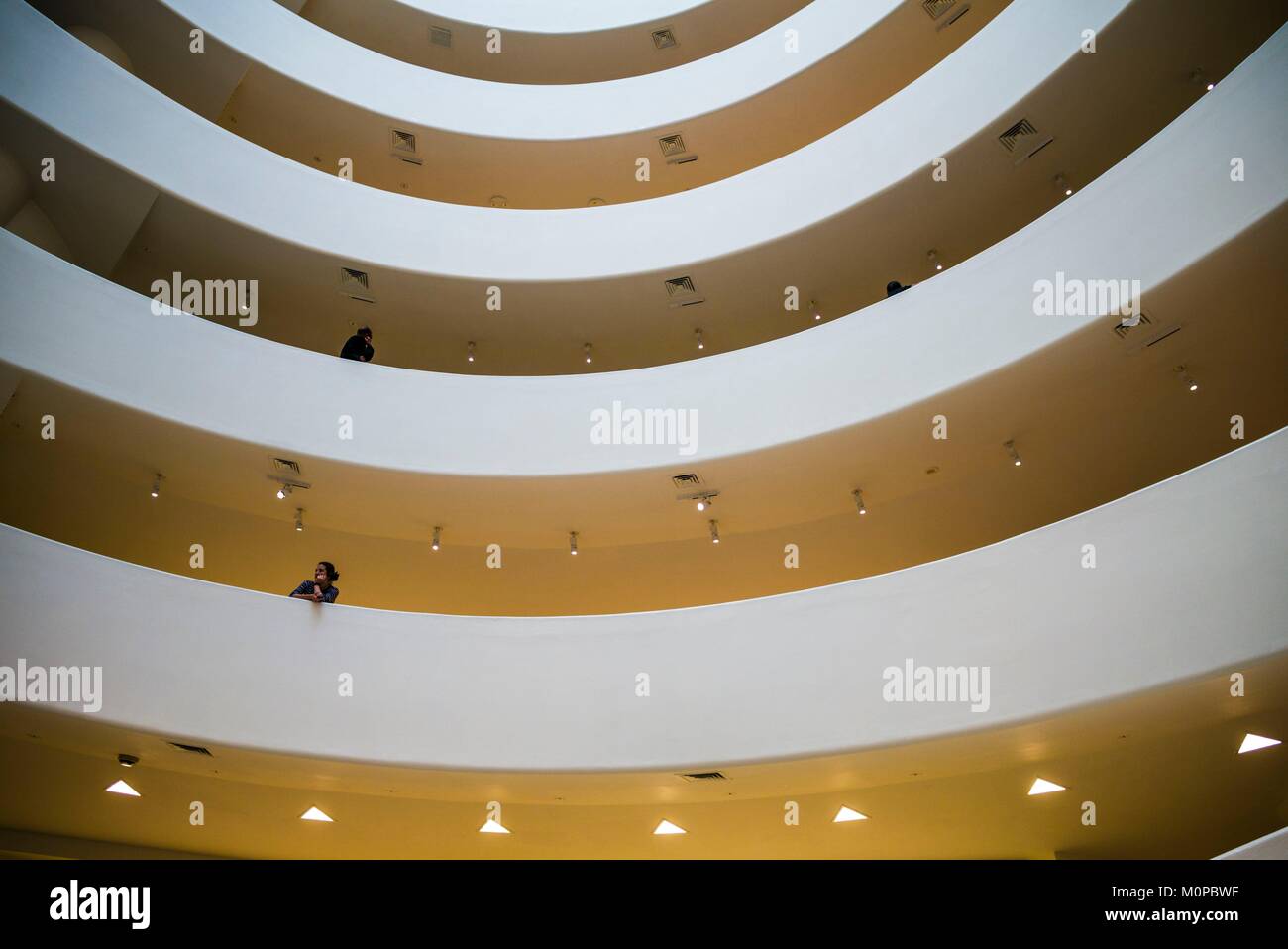 Guggenheim museum new york interior Banque de photographies et d’images ...