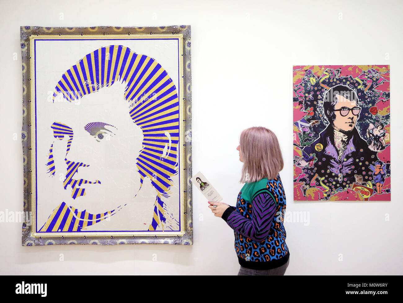 Un collage de l'artiste Robert Mach appelé Big Blue Burns (à gauche) et ...