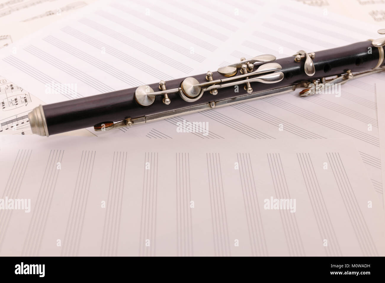 Transverse flute Banque de photographies et d’images à haute résolution ...