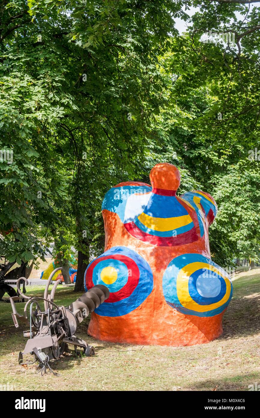 Statue niki de saint phalle Banque de photographies et d’images à haute ...
