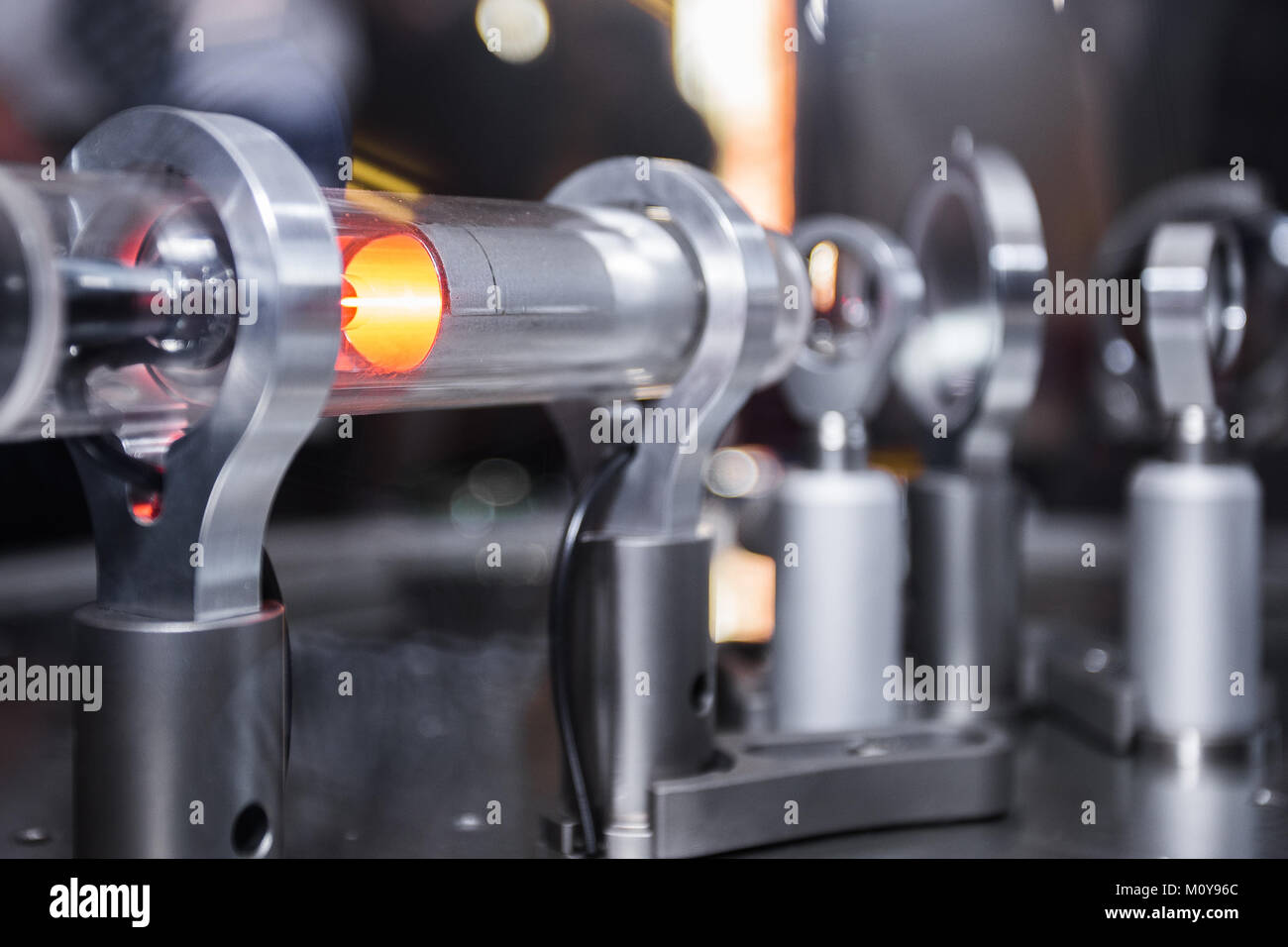 Interféromètre de Michelson optique avec le faisceau laser qui se ...