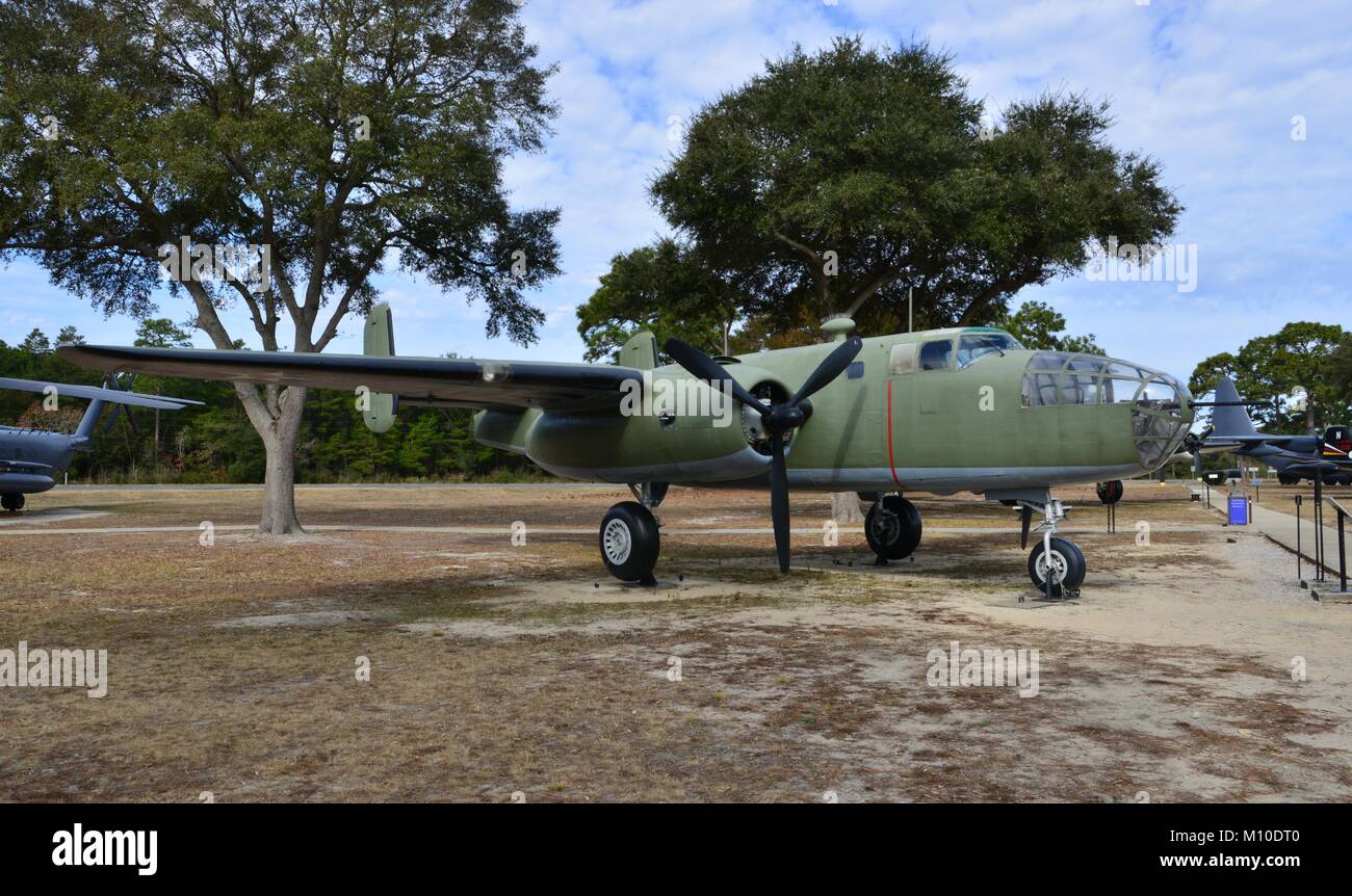 B 25 mitchell poste pilotage Banque de photographies et d’images à ...