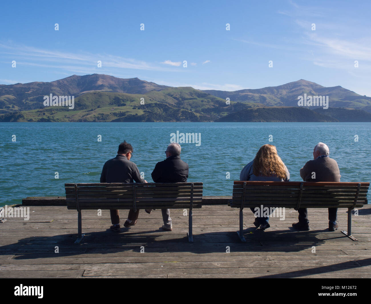 Groupe de personnes assises Banque de photographies et d’images à haute ...