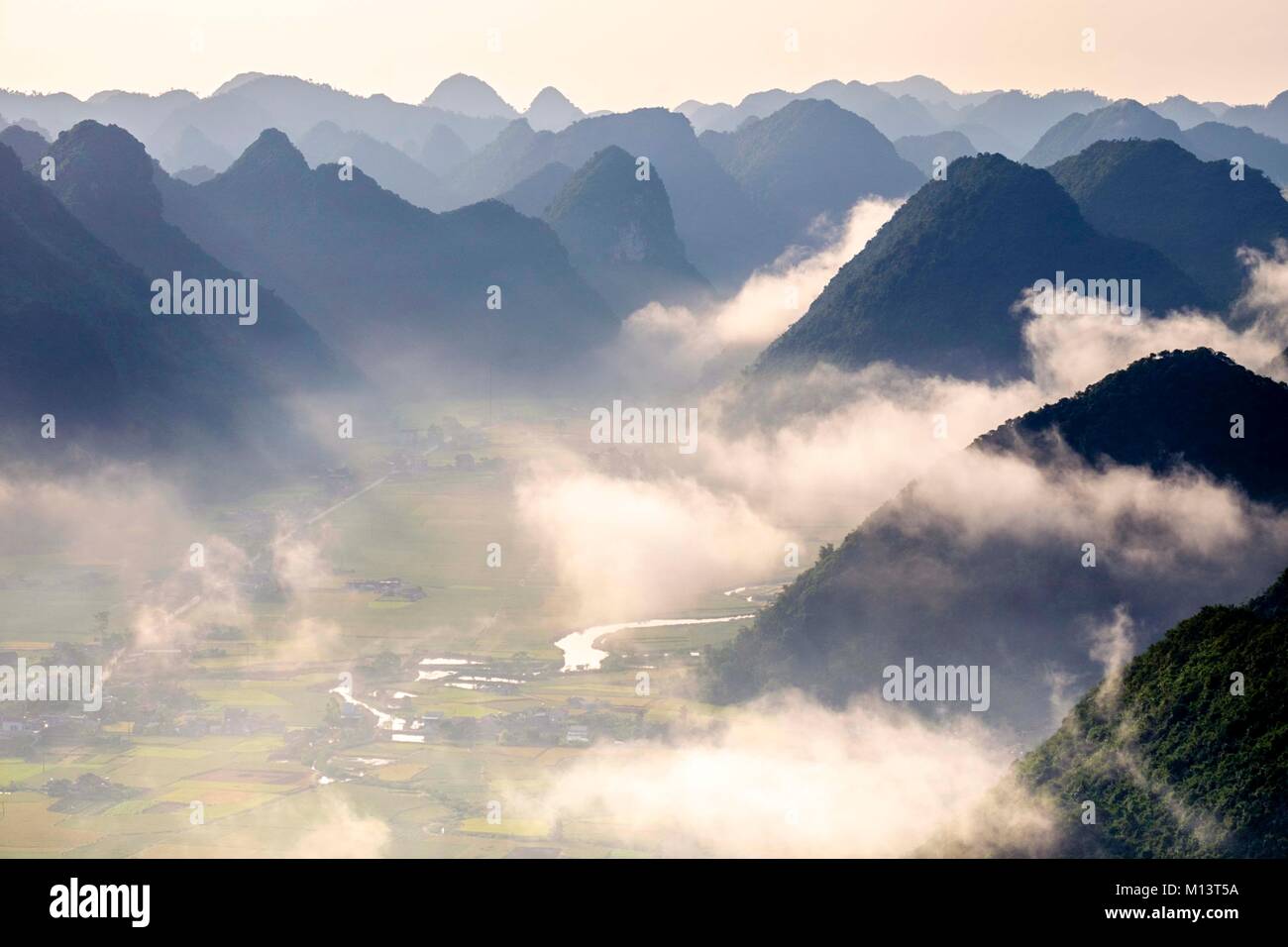 Bac son valley Banque de photographies et d’images à haute résolution ...