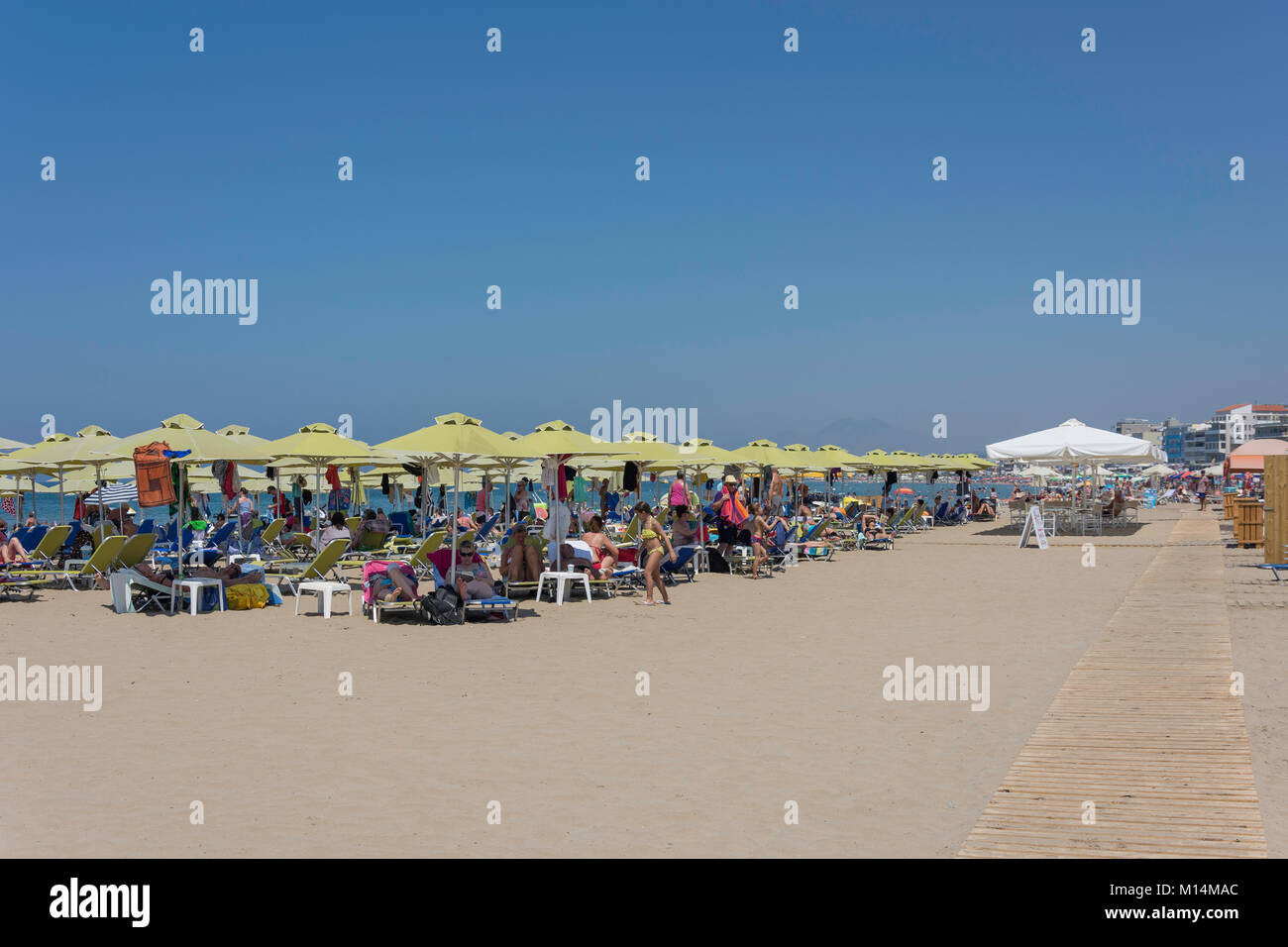 Rethymnon beach crete Banque de photographies et d’images à haute ...