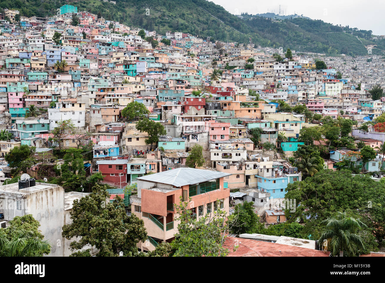 Maisons colorées,Jalousie,taudis,Pétionville Port-au-Prince, Ouest, Haïti Photo Stock - Alamy