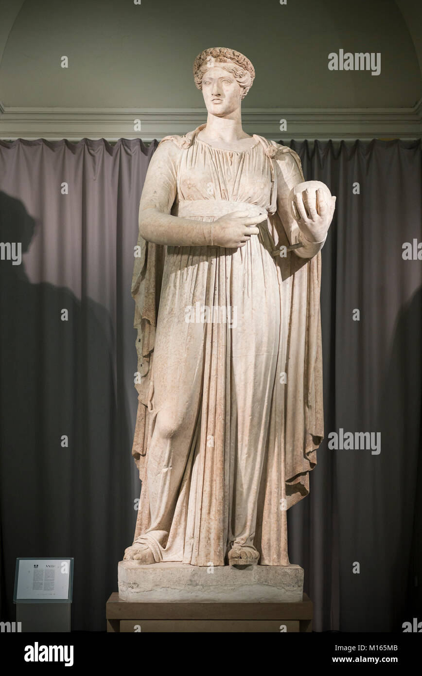 Naples. L'Italie. Uranie, muse de l'astronomie, Museo Archeologico ...