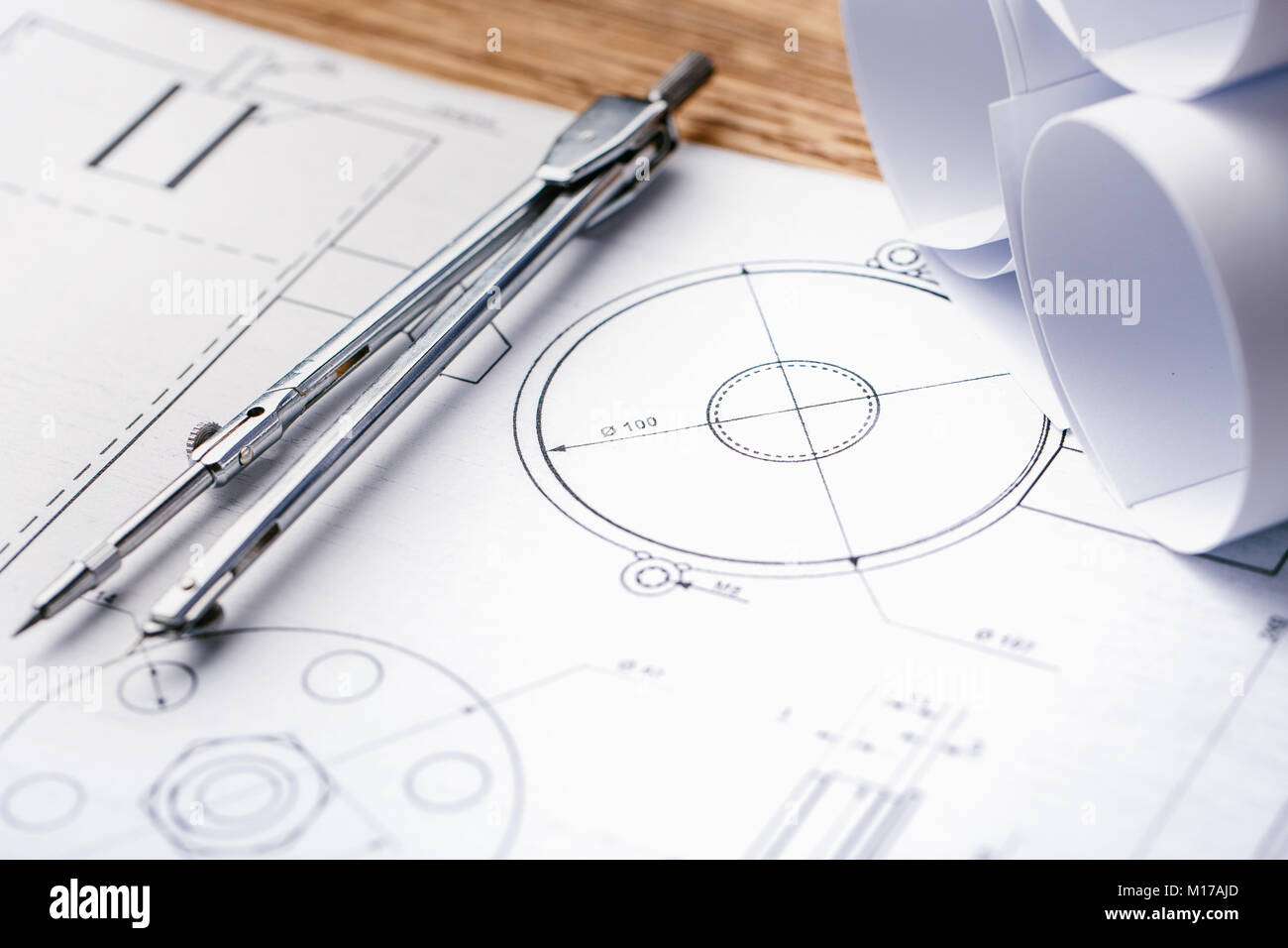 Plans d'architecture et du plan directeur de rouleaux et un dessin sur ...