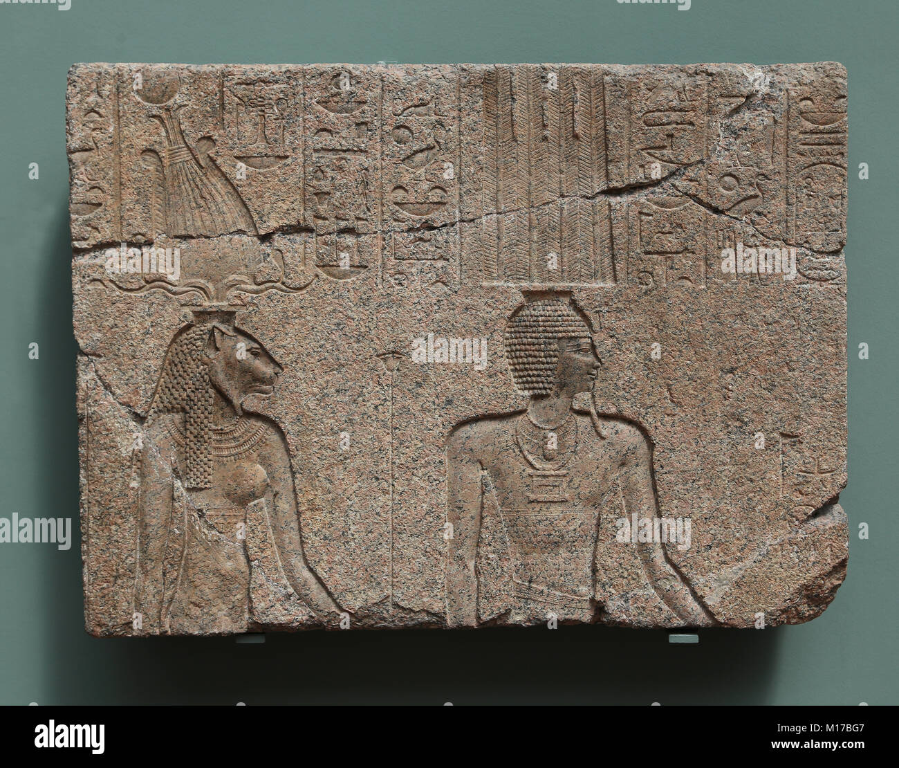 Avec le secours de la déesse Mehit lion et le dieu Onuris-Shu. Temple ...