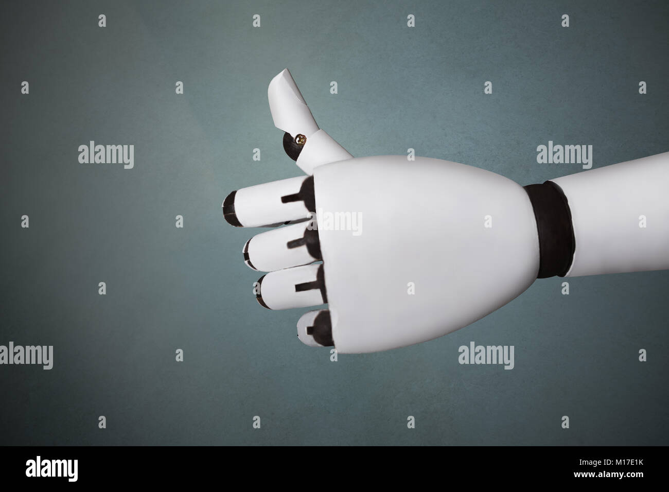 Close-up de la main de robot Showing Thumb Up Sign Photo Stock - Alamy