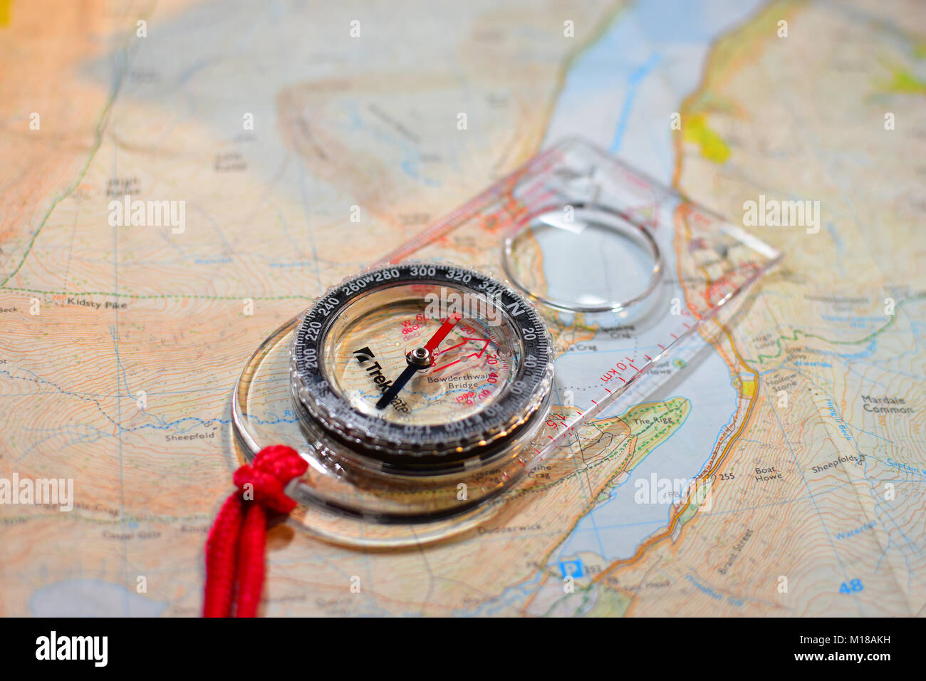 Boussole boussole carte cartes Banque de photographies et d’images à ...