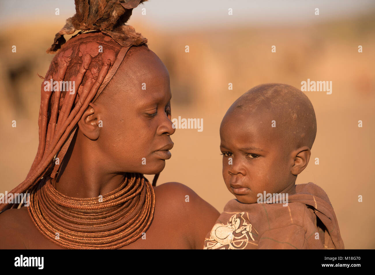 Jeune femme avec enfant en bas âge Banque de photographies et d’images ...