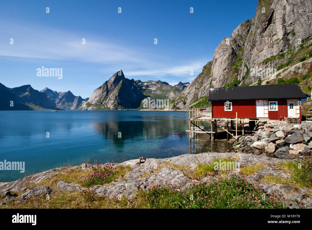 Lofoten house Banque de photographies et d’images à haute résolution ...