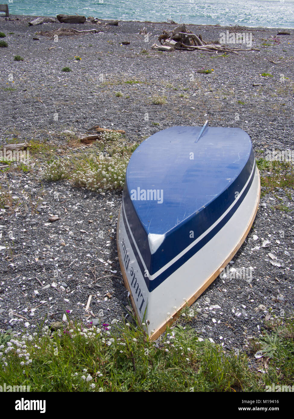 Bateau à rames bleu Banque de photographies et d’images à haute ...