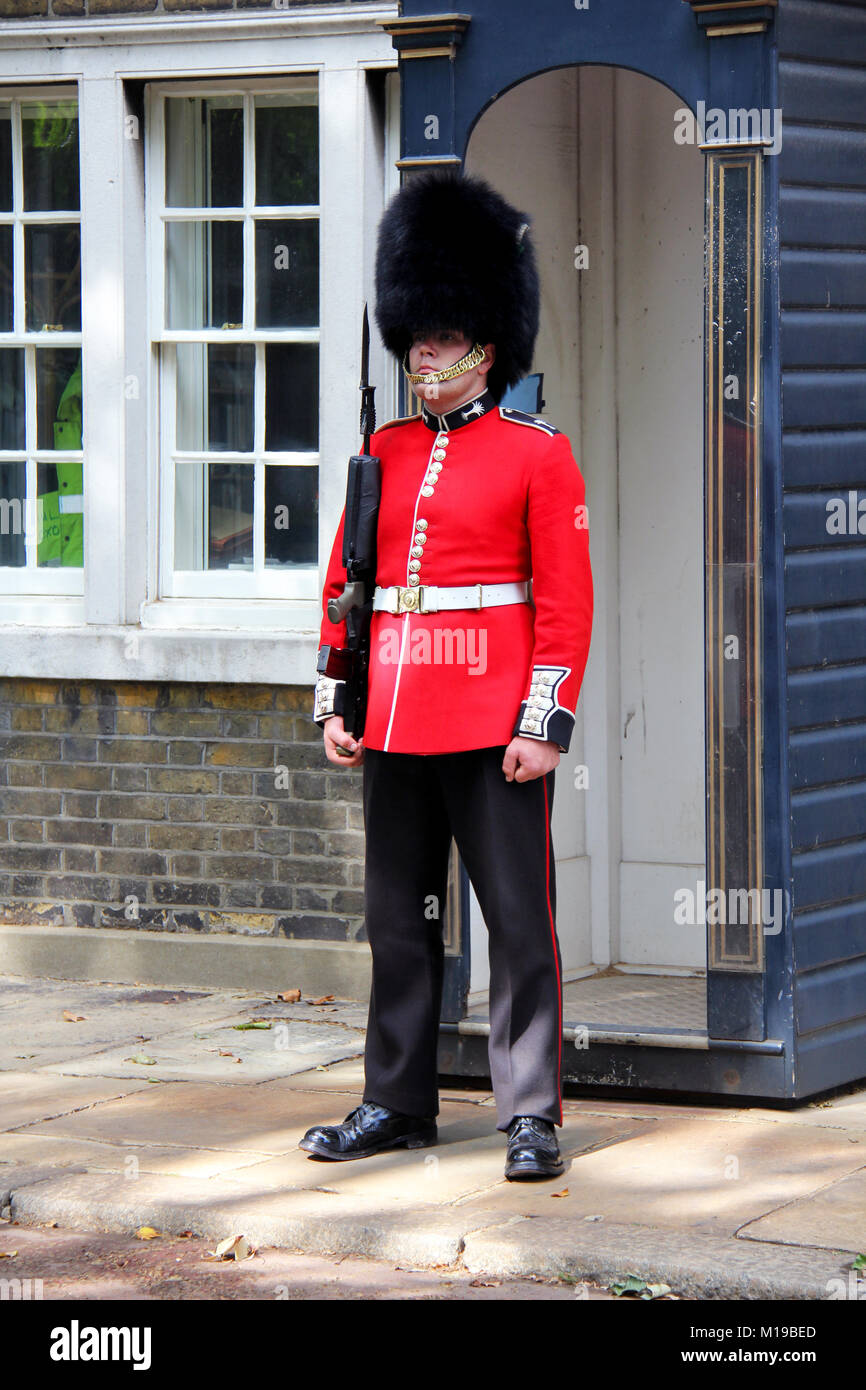 Angleterre Londres. Aux environs de juillet 2014. Garde royale en ...