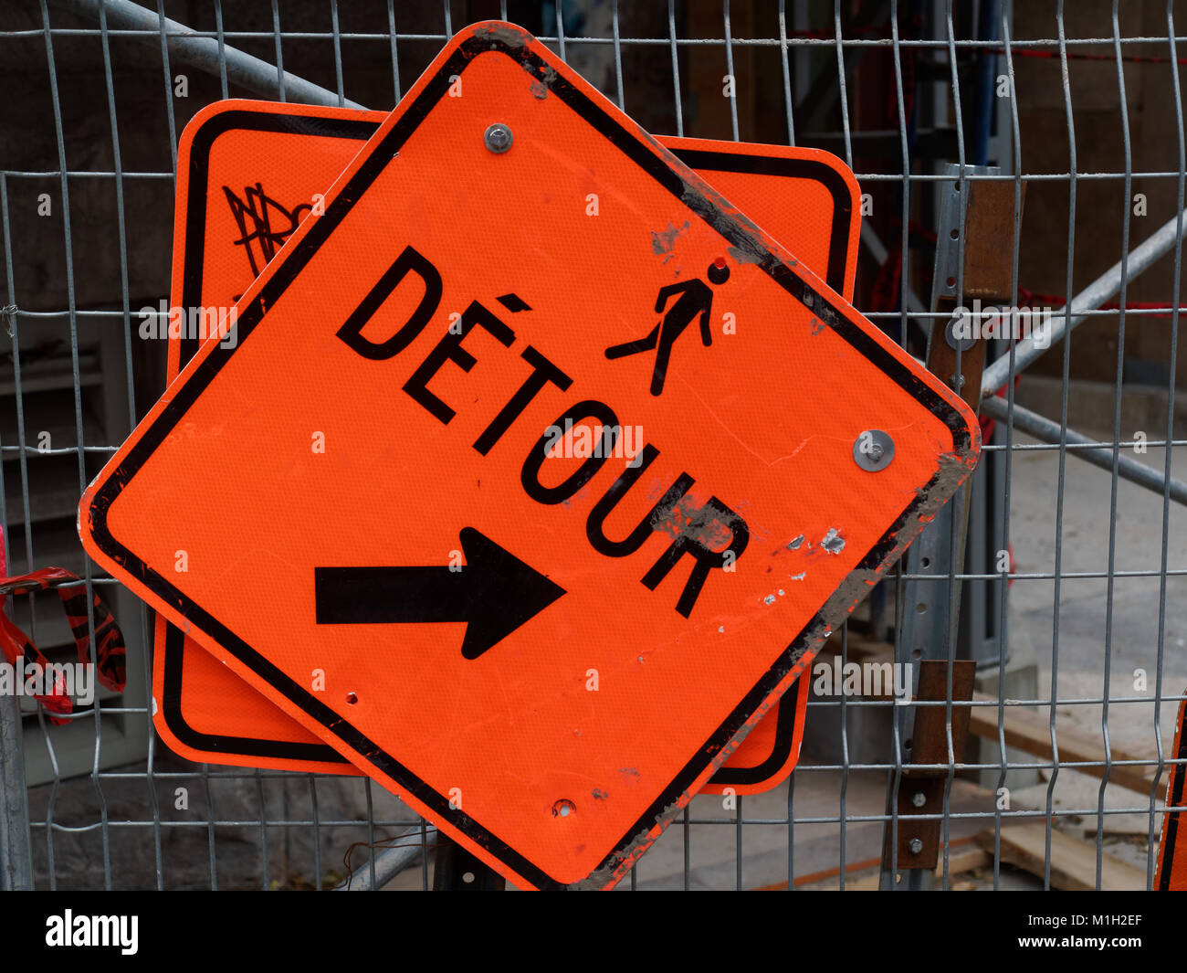 Deviation road sign Banque de photographies et d’images à haute ...