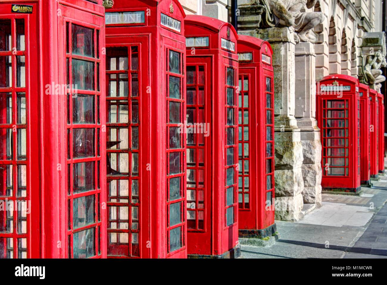 Phone box english Banque de photographies et d’images à haute ...
