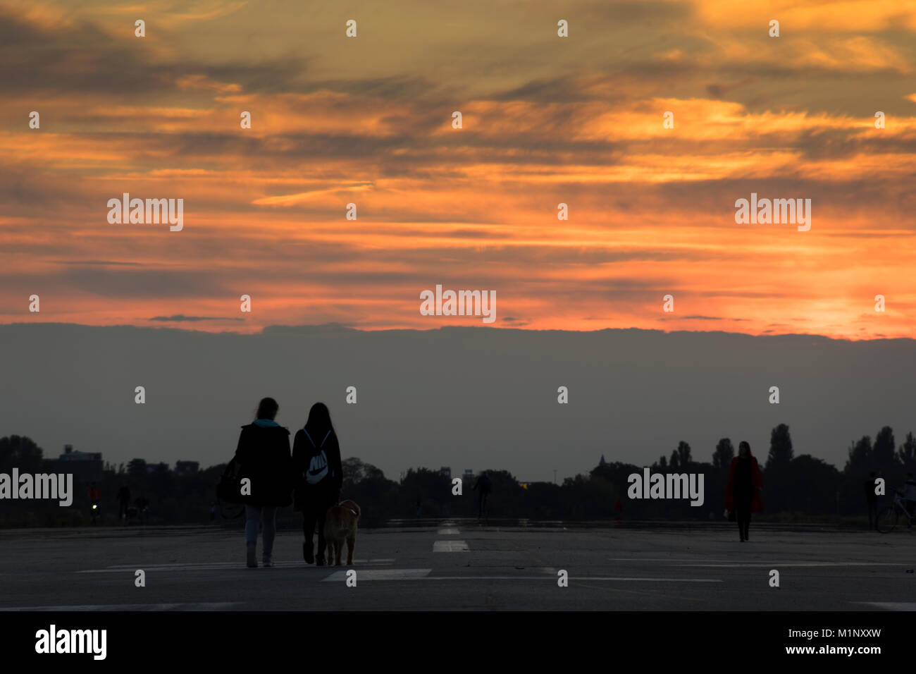 Se promener ou se promener Banque de photographies et d’images à haute ...