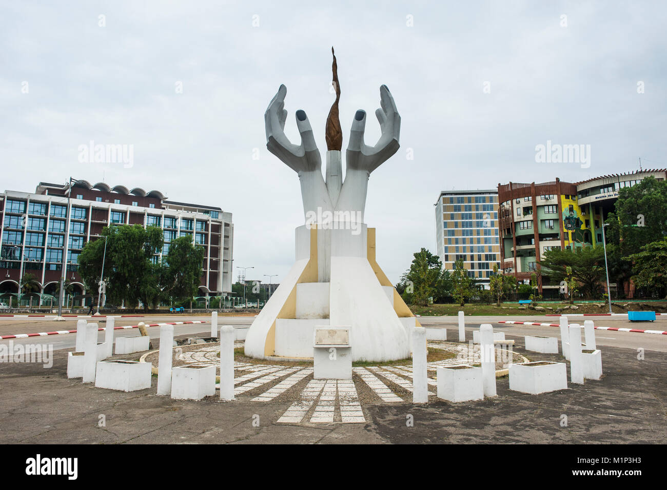 Monument sur le Triomphe Boulevard de Libreville, Gabon, Afrique Photo ...