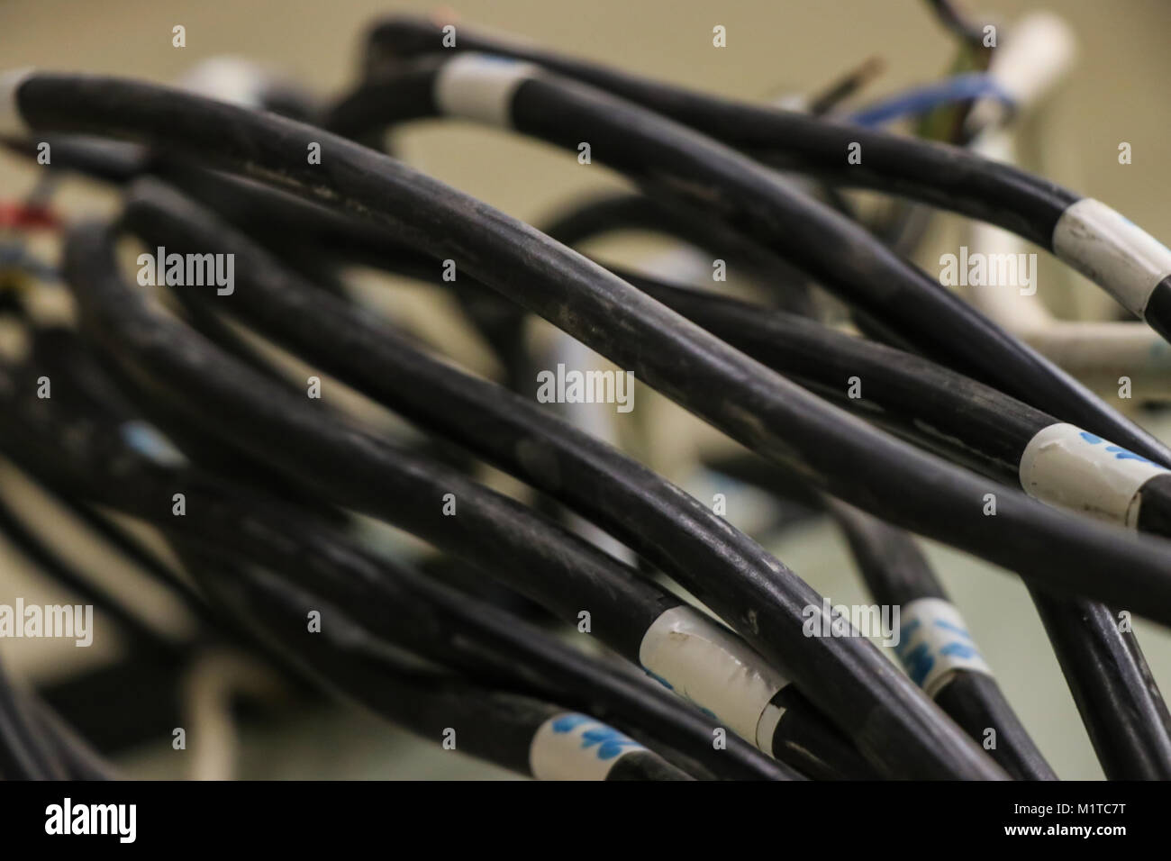 Black cables Banque de photographies et d’images à haute résolution - Alamy
