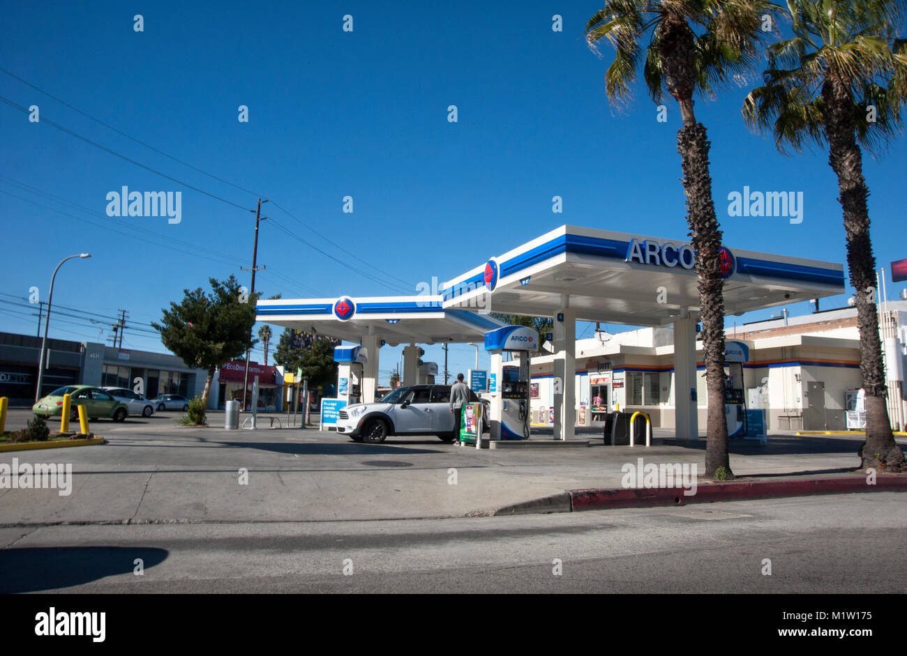 Arco gas station Banque de photographies et d’images à haute résolution ...