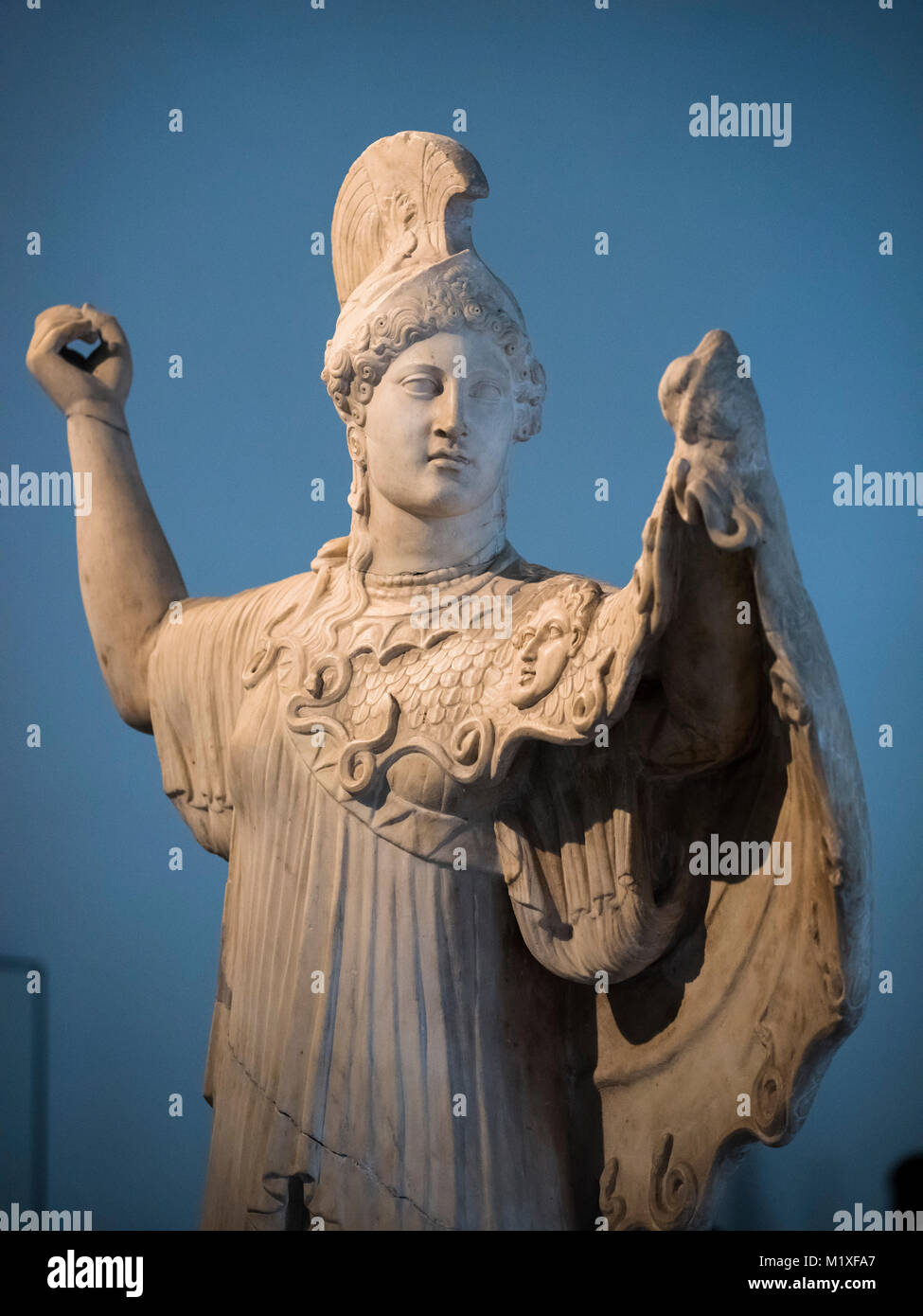 Naples. L'Italie. Statue d'Athéna Promachos romain. Museo Archeologico ...