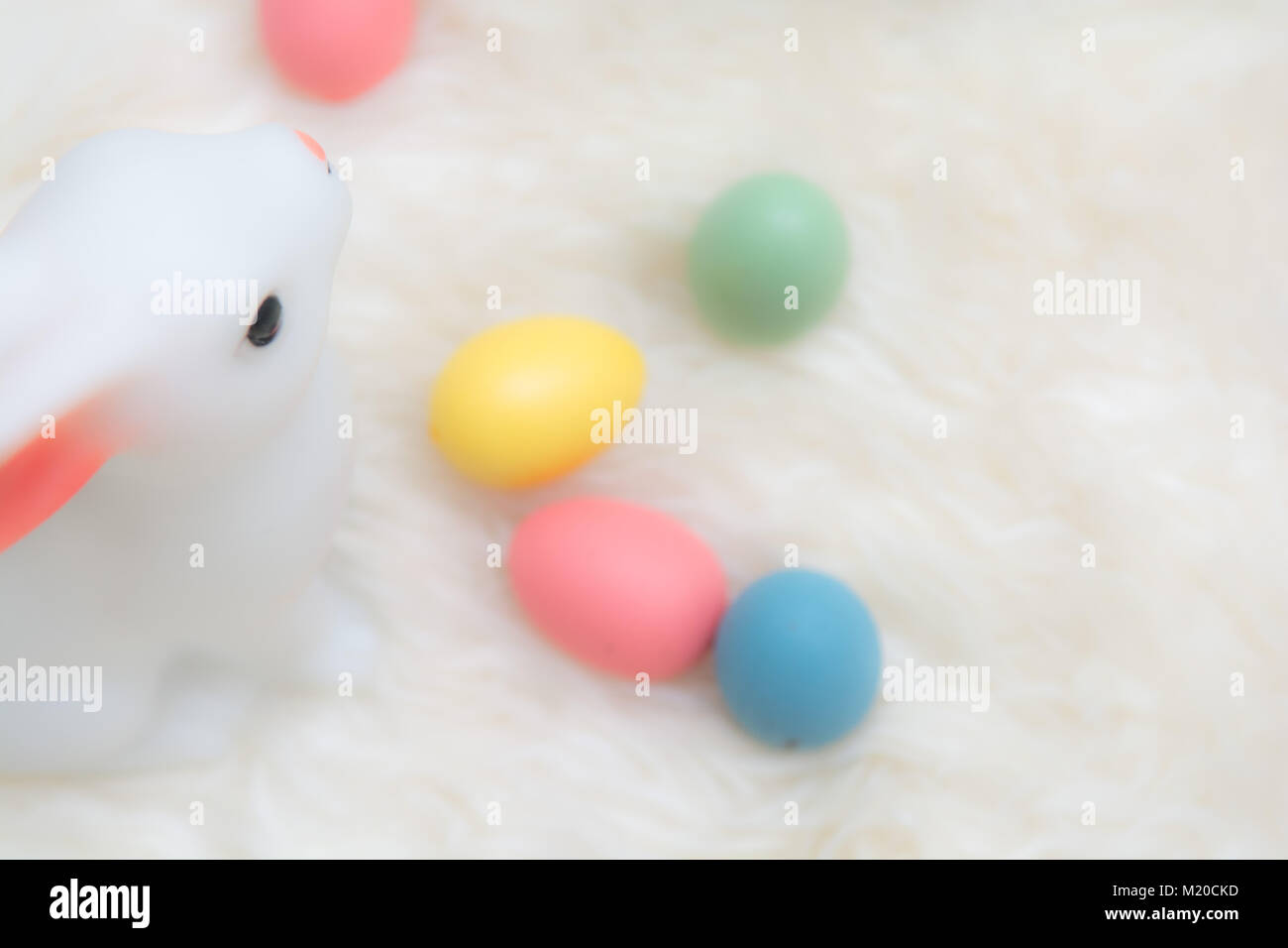 Les oeufs de Pâques et le lapin de Pâques une chasse aux oeufs de ...