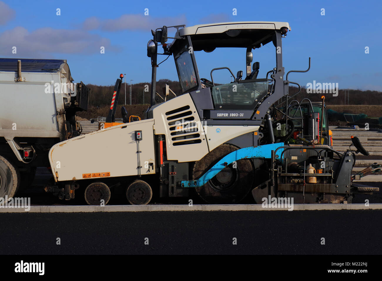 Machines de pose de routes Banque de photographies et d’images à haute ...