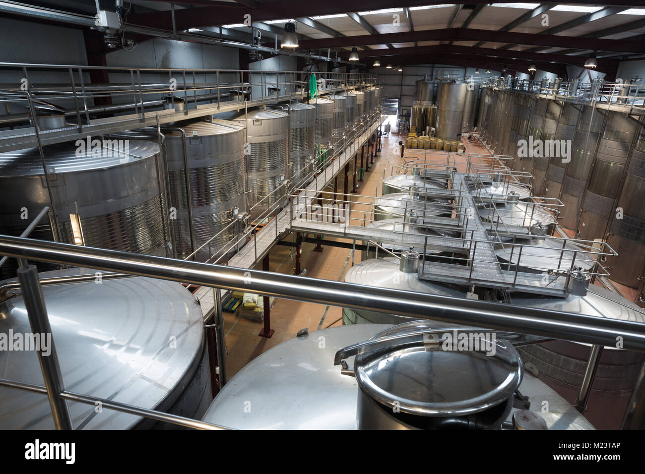 Fermentation malolactique Banque de photographies et d’images à haute ...