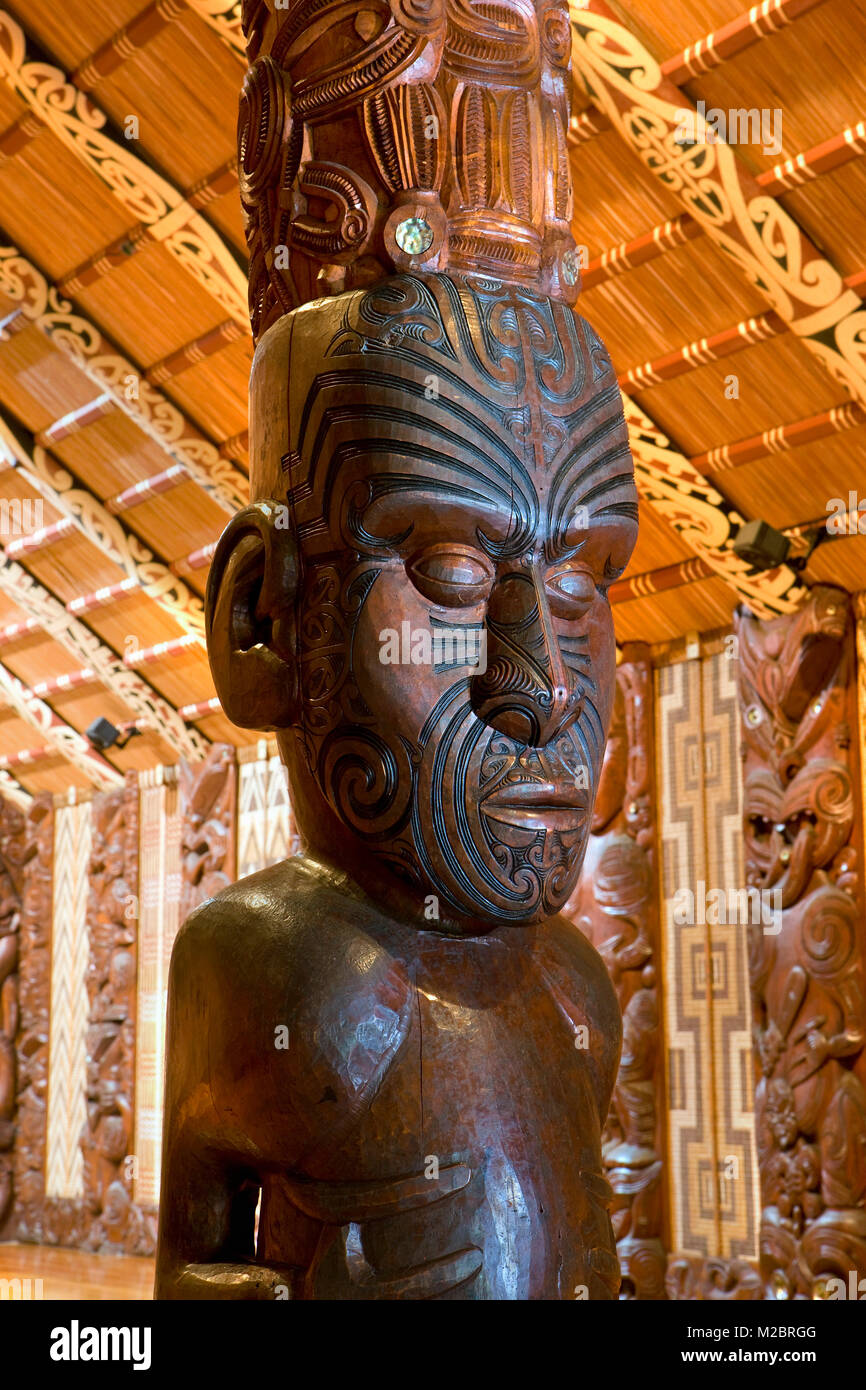 Maori statue Banque de photographies et d’images à haute résolution - Alamy