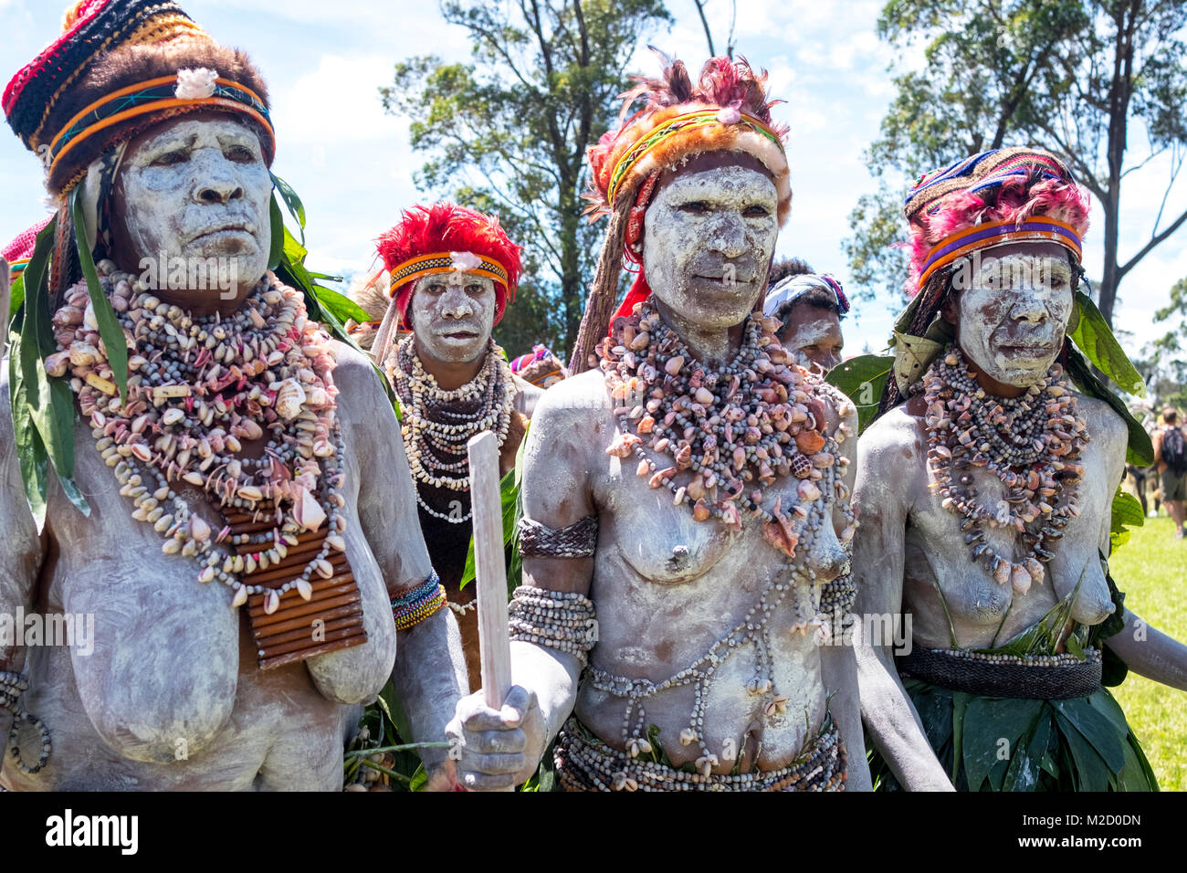 Les femmes exécutent une danse tribale au Mount Hagen Spectacle ...