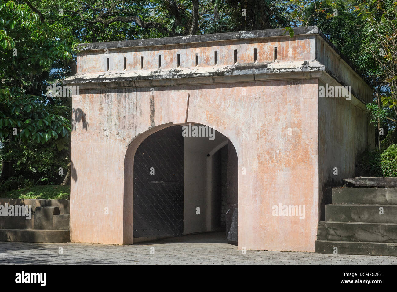 Singapour, Fort Canning Park, Old Fort gate Photo Stock - Alamy