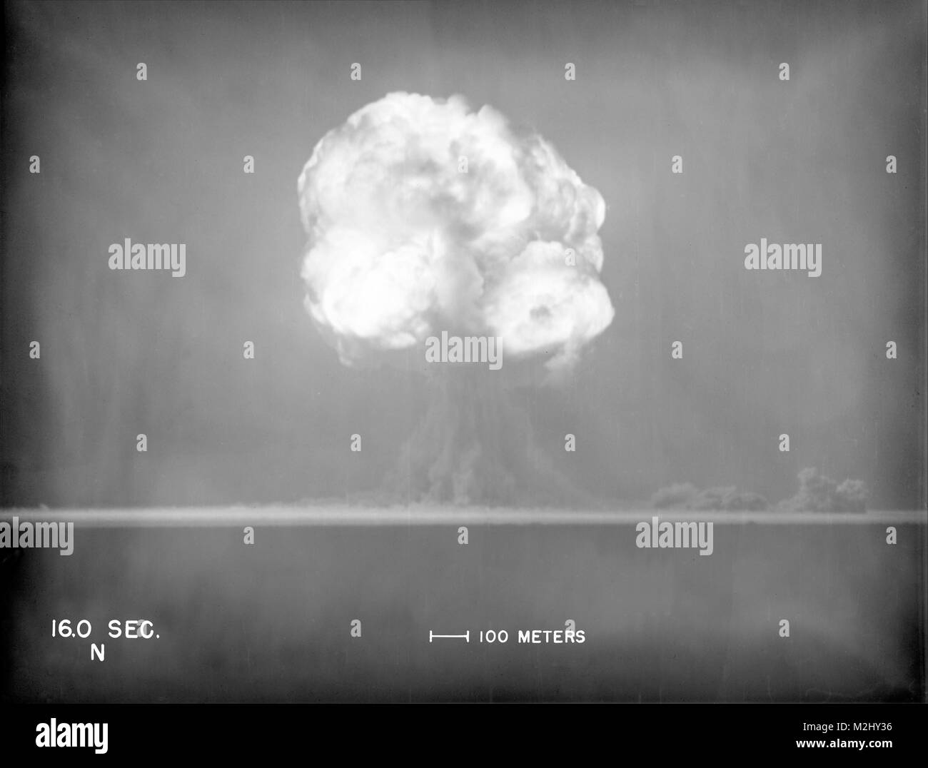 Trinity Test Explosion Banque d'images noir et blanc - Alamy