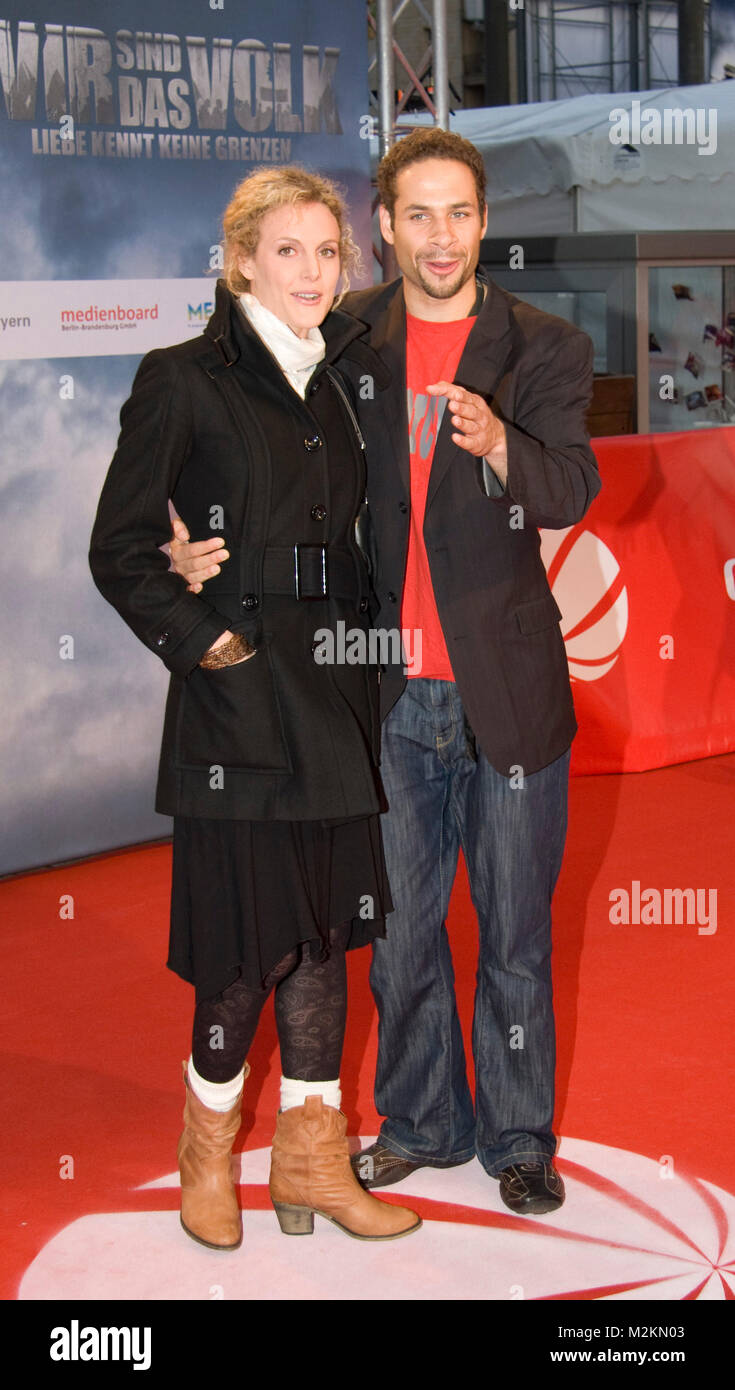 Barbara Lanz und Mike Adler auf dem Roten Teppich zur Premiere des SAT.1-Films ''Wir sind das ...